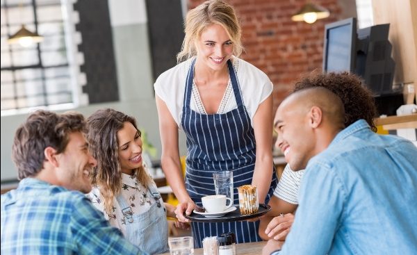 Waitress là gì? Hiểu rõ hơn về vai trò của một waitress